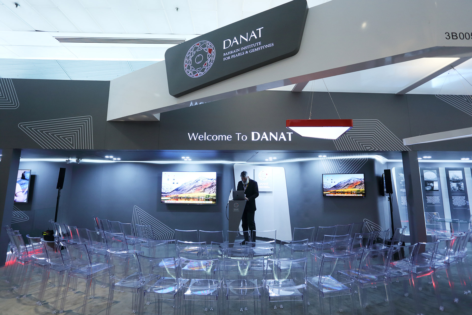 Exhibitor Services – OutSmart