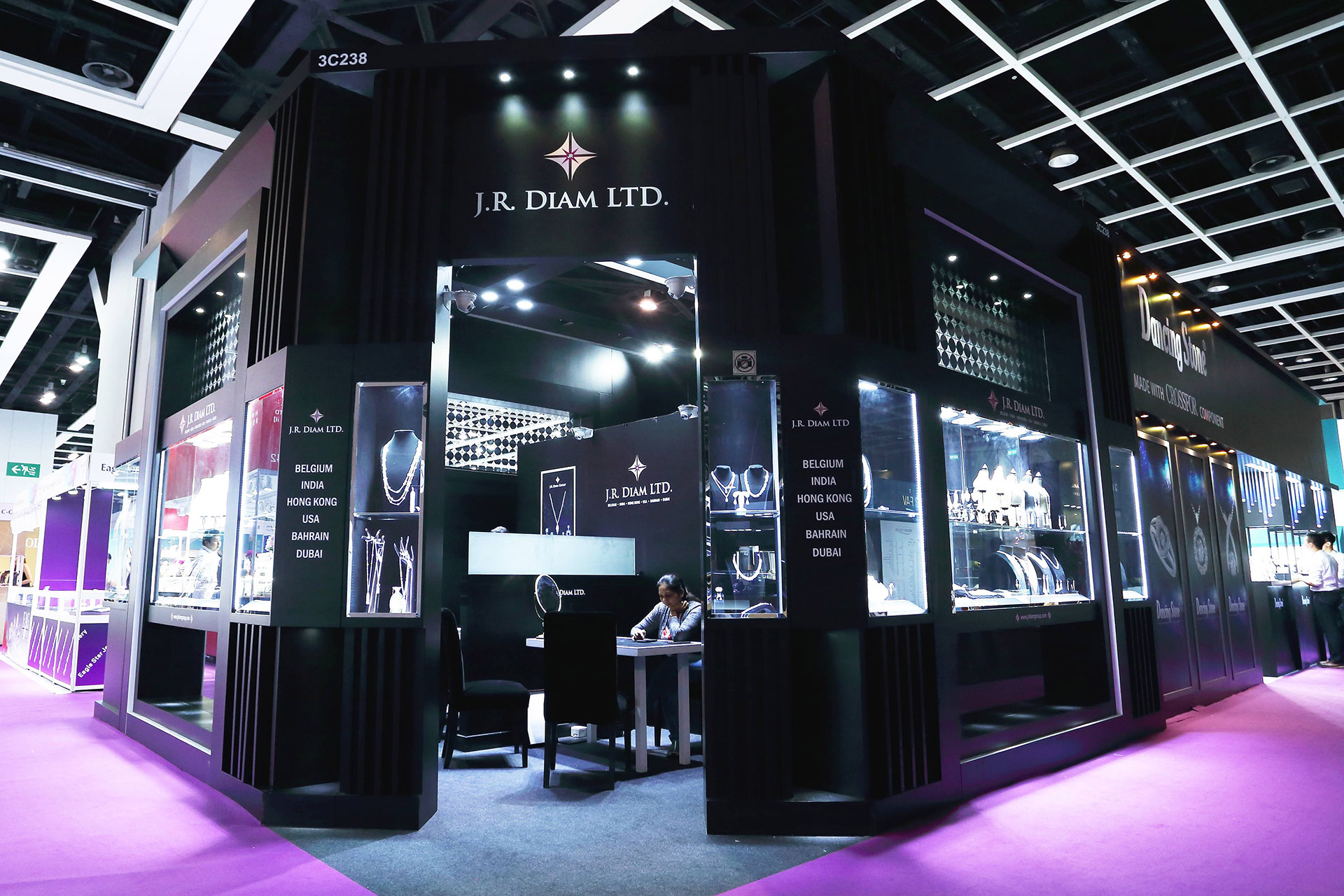 Exhibitor Services – OutSmart